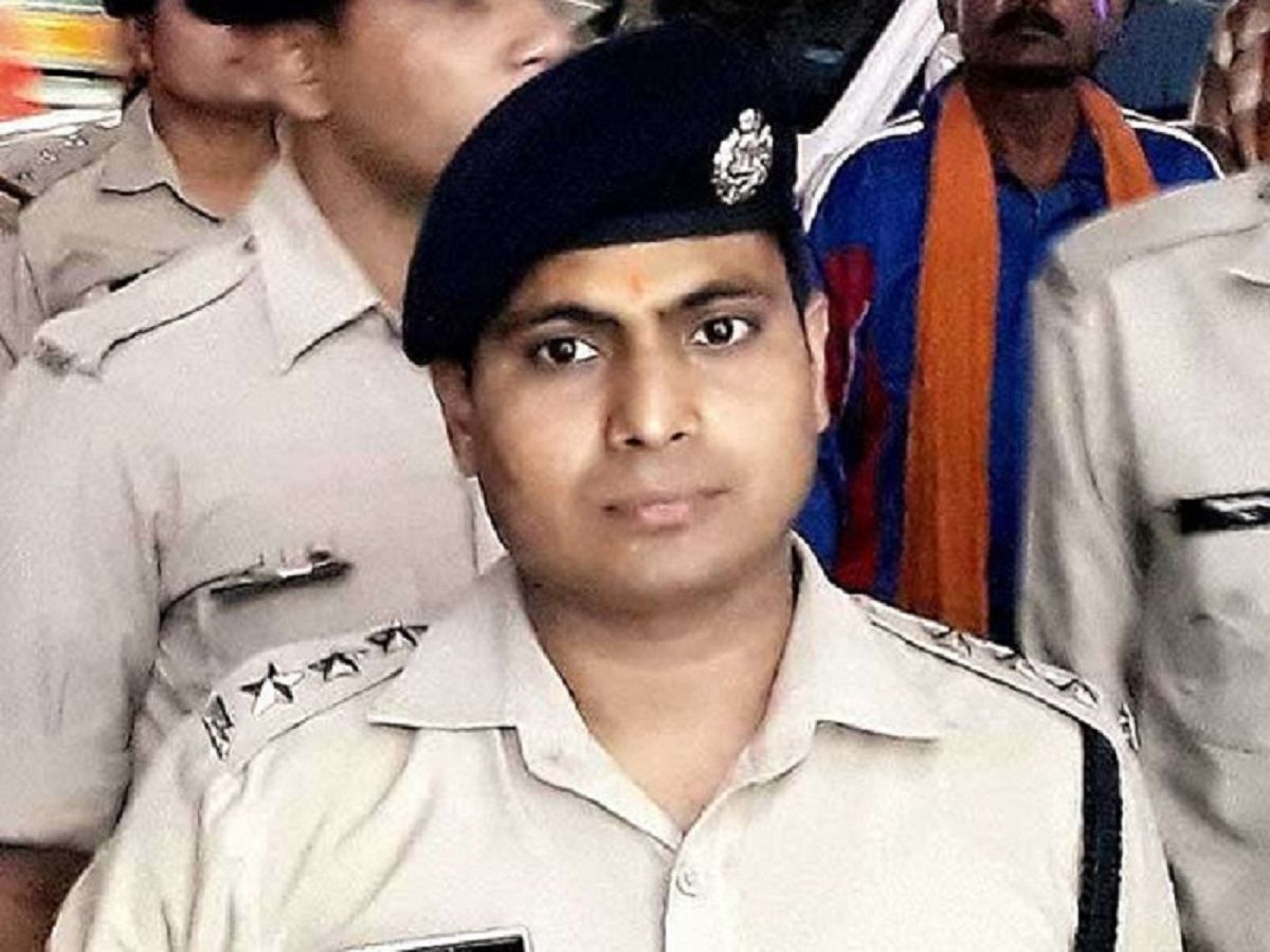 बचपन में भरपेट खाना मिलना भी मुश्किल होता था लेकिन आज मेहनत और लगन से ...