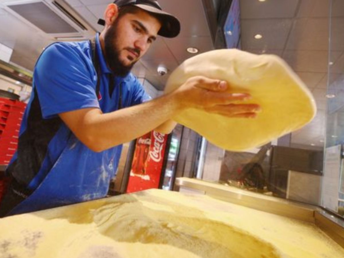 No More Waiting For Pizza: This Chef Can Make A Perfect Pizza In Just ...
