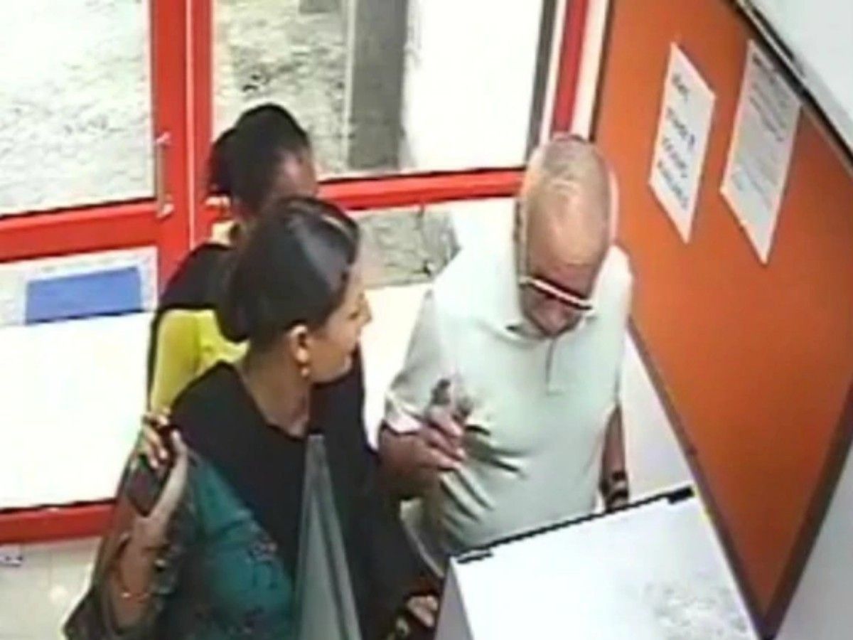 1971 War Veteran Robbed Of Rs 40,000 By Two Women Inside ATM In Delhi