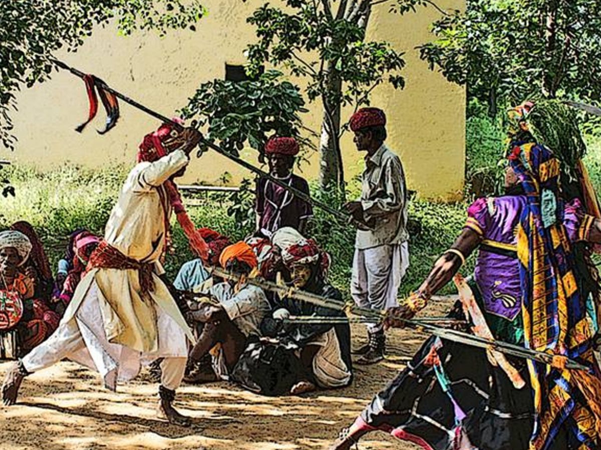 एक ऐसा लोकनृत्य जिसमें भाग लेने वाले 40 दिन तक नहाते नहीं है, 1 वक्त का ...