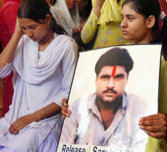 Sarabjit Singh's Lawyer Receives Death threat from Pakistani Taliban