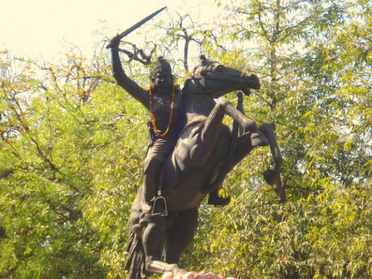 7 Reasons It's Time Bollywood Made A Historic Film On Jhalkari Bai ...