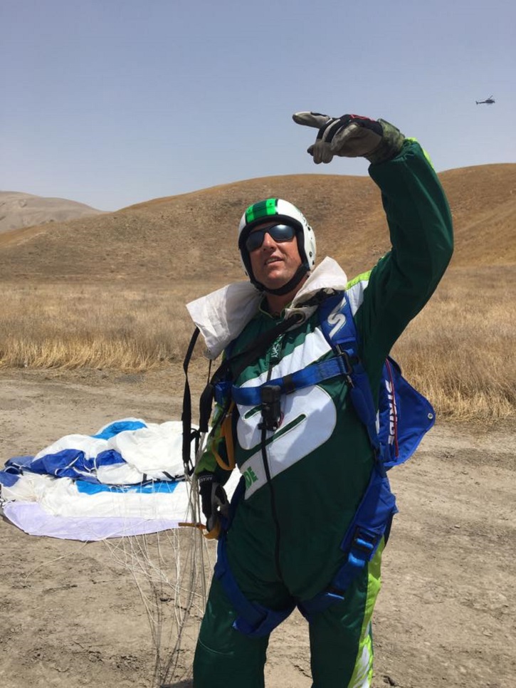 This Skydiver Makes History, Becomes The First Man To Jump From 25,000 ...