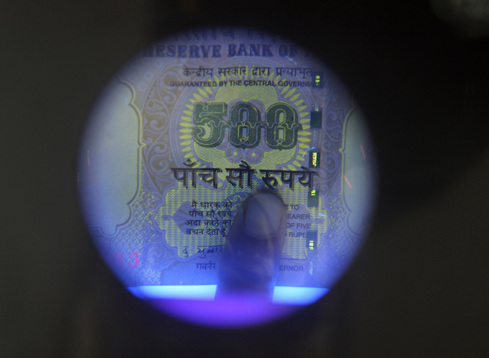 Even ATMs Are Giving Out Fake Notes, Here's How You Can Tell Between A ...