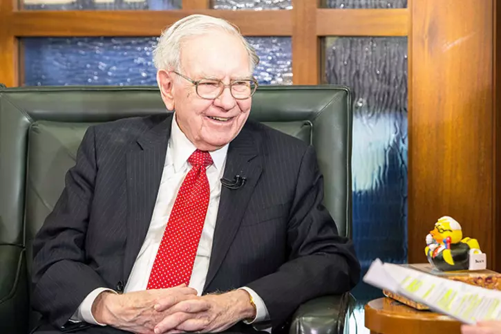 Billionaire Warren Buffett Just Auctioned Off A Private Lunch For $3.4 ... Billionaire Warren Buffett Just Auctioned Off A Private Lunch For $3.4 ...