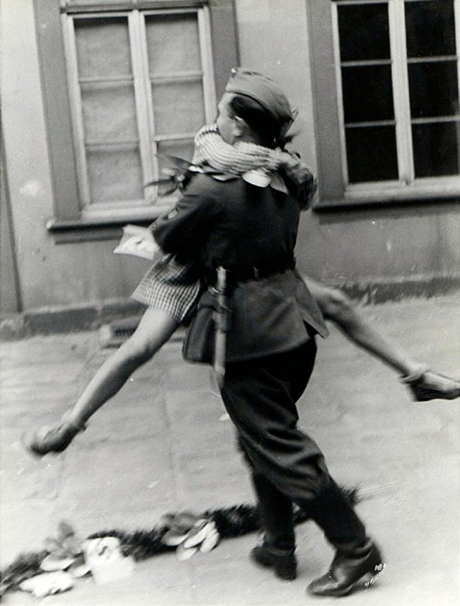 33 Photos Of World War II Soldiers And Their Girlfriends That Prove ...