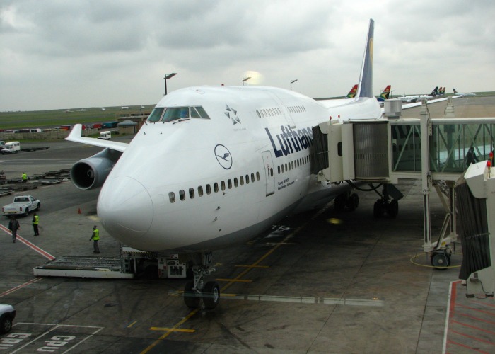Mumbai Airport's Runway Was Closed For 15 Hours After A Lufthansa Plane ...