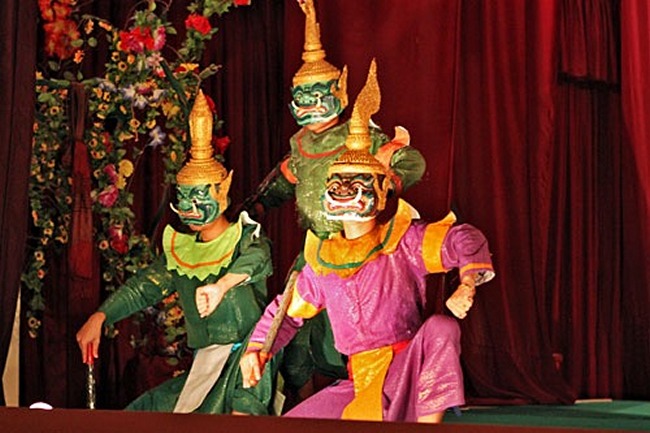 6 Places That Are Famous For Their Dramatic Ramlila - Indiatimes.com