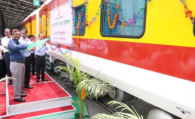 Here's A Sneak Peek Into Indian Railways' New Fully AC 3-Tier Train ...