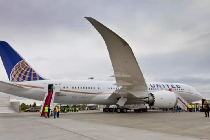 Female Pilot Removed From Cockpit After She Ranted About Her Divorce To ... Female Pilot Removed From Cockpit After She Ranted About Her Divorce To ...