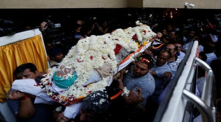 Bollywood Bids Goodbye To Om Puri, Justin Bieber To Perform In India ...