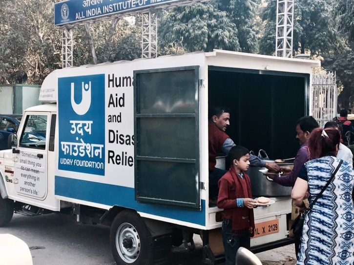 By Selling Old Newspapers, This NGO Gives Free Food To Hungry Patients ...