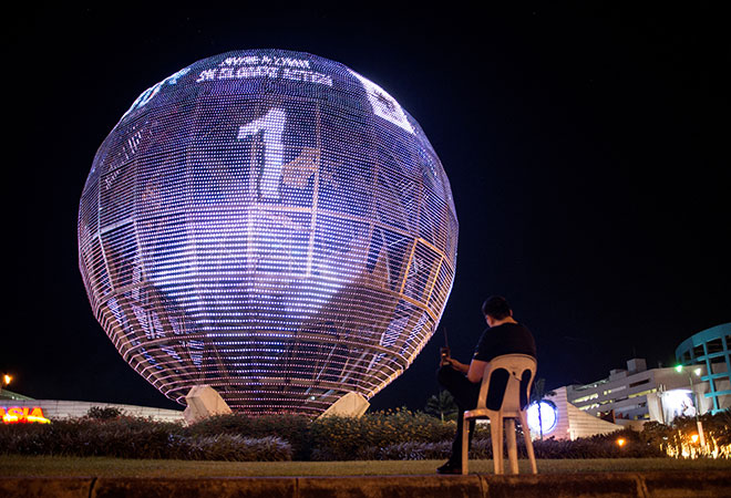 See How World Cities Turned Off Lights To Observe The Earth Hour Last Night