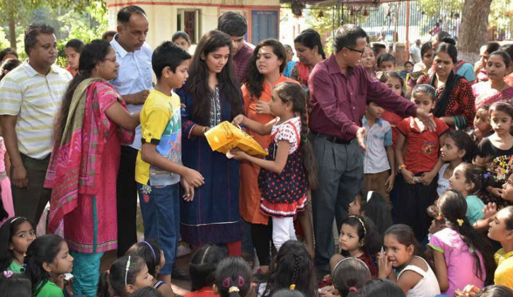 This 24-YO Student Has Spent Her Last Ten Vacations Collecting Funds To ...