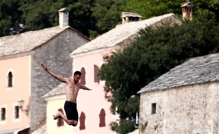 13 Pictures From Bosnia's 400-Year-Old Diving Tradition Will Give You ...