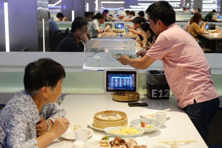 Robots The Size Of A Microwave Will Now Take Your Order & Serve Meals ...