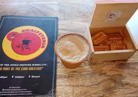 Just 13 Visually Appetizing Pictures Of Chai & Desi Breakfast Combinations!