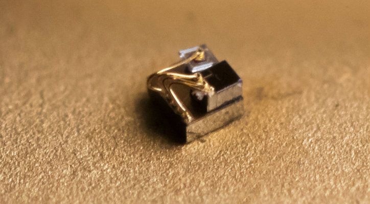 This Is The World's Smallest PC At Just 0.33 Mm Next To A Rice Grain ...