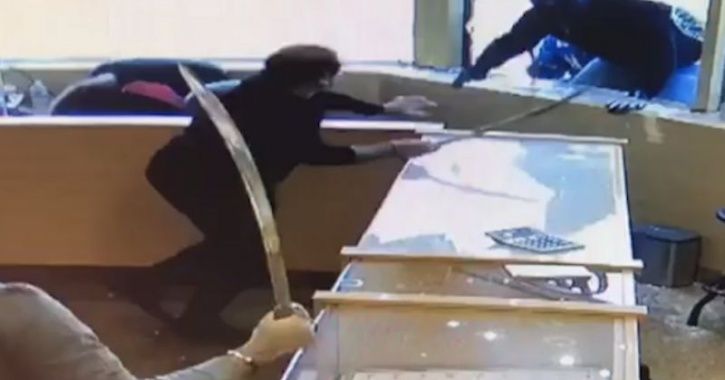 Badass Employees Use Swords To Fend Off Robbers Who Broke Into Indian ...