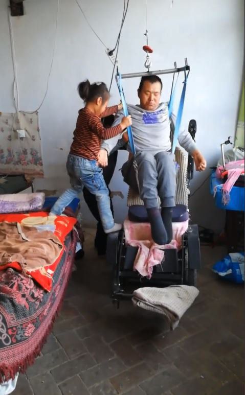 After Mother Abandons Them, 6-Year-Old Girl Cares For Paralysed Father All Alone
