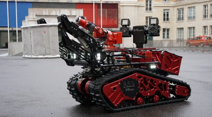Meet Colossus, Firefighting Who Robot Saved Notre Dame Cathedral From ...