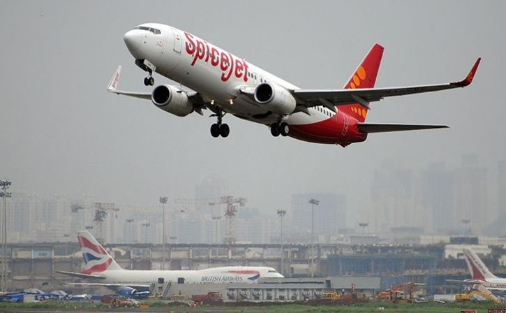 SpiceJet Hires 500 Jet Airways Employees Including 100 Pilots, Planning ...