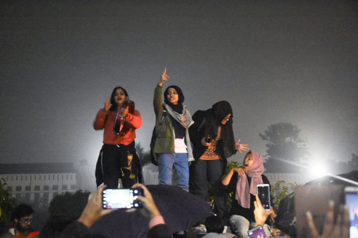 36 Powerful Images Of Women Protesters Leading From The Front Across ...