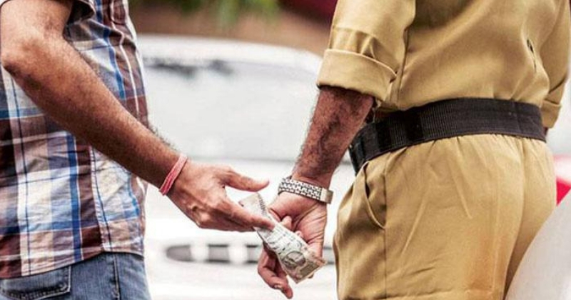 Digital Bribe Four Traffic Cops Suspended For Taking Bribe Using
