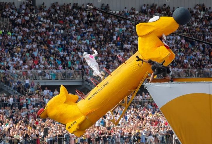 Red Bull Flugtag:13 Pictures Of People Crashing Their Homemade Human ...