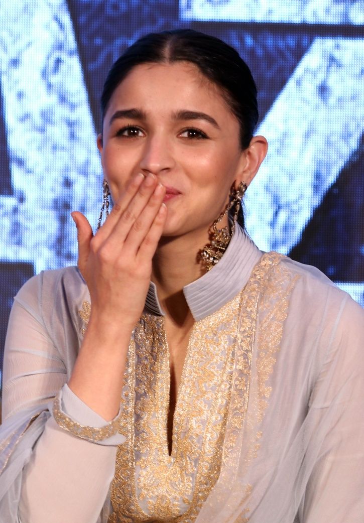 Wedding Bells For Farhan-Shibani, Sonali Bendre Flaunts Her Post ...