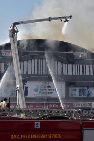 Surat Fire:From Kamala Mills To Karol Bagh Hotel, Now Surat Show How We Have Failed To Stop Fire ...