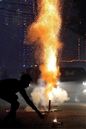 diwali laser show Arvind Kejriwal:To Stop Use Of Crackers, Delhi ...