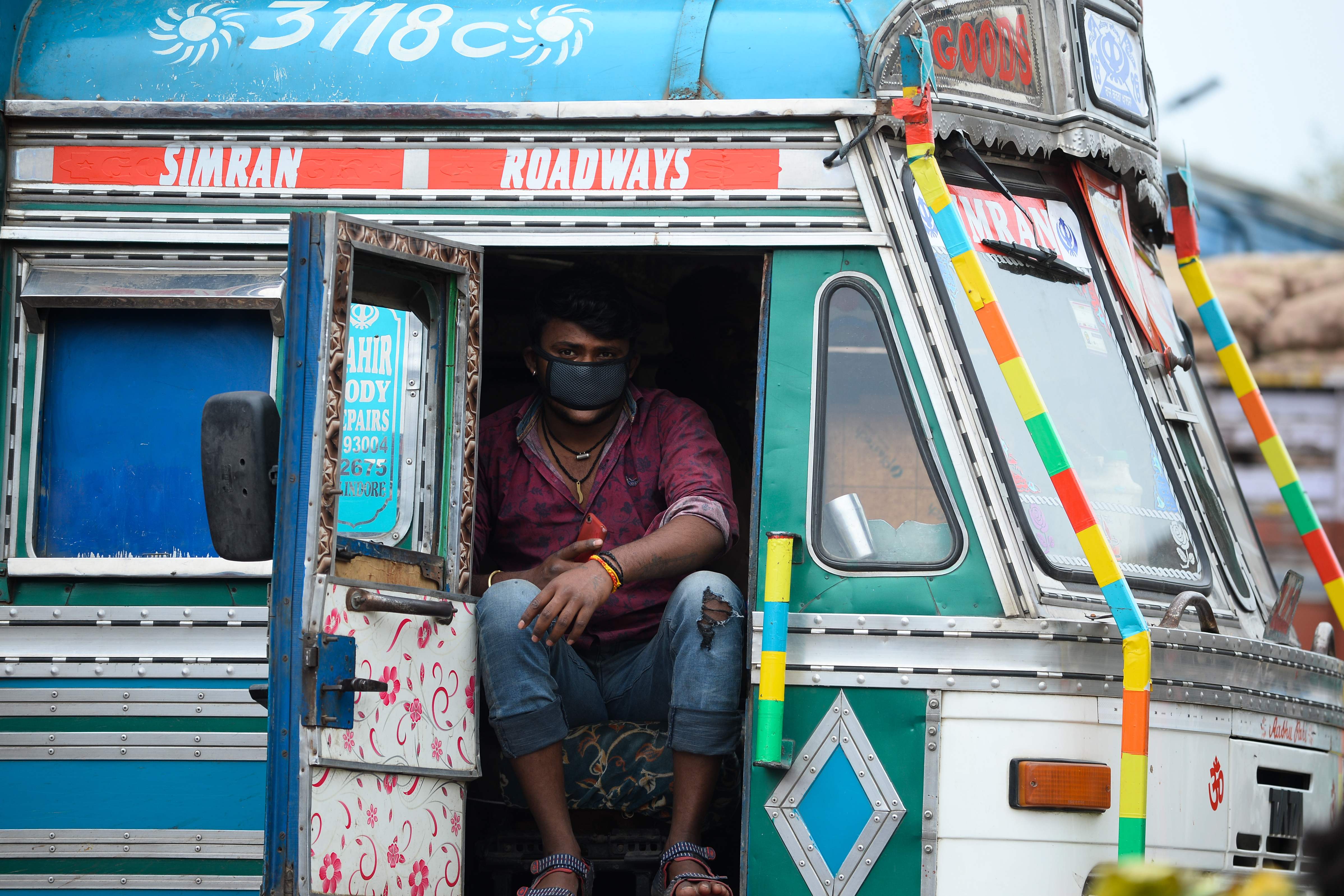 Trader Dies Due To Covid-19 But Crowd Swells In Azadpur Mandi, Asia's ...