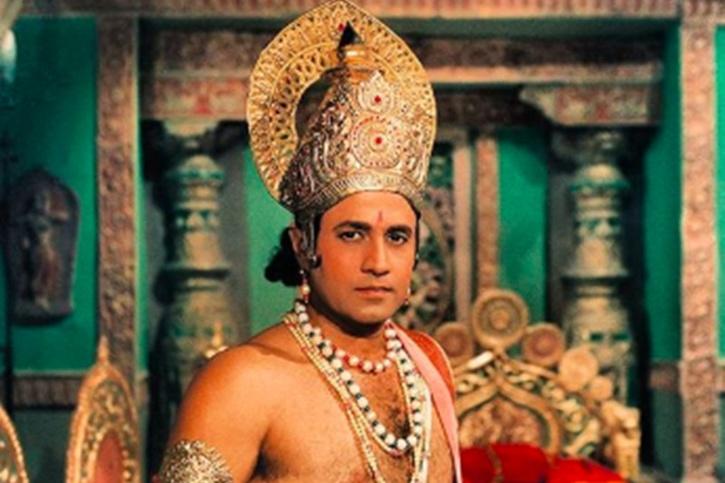 This Rare Throwback Photo Has The Entire Ramayan Cast & Crew In A ...