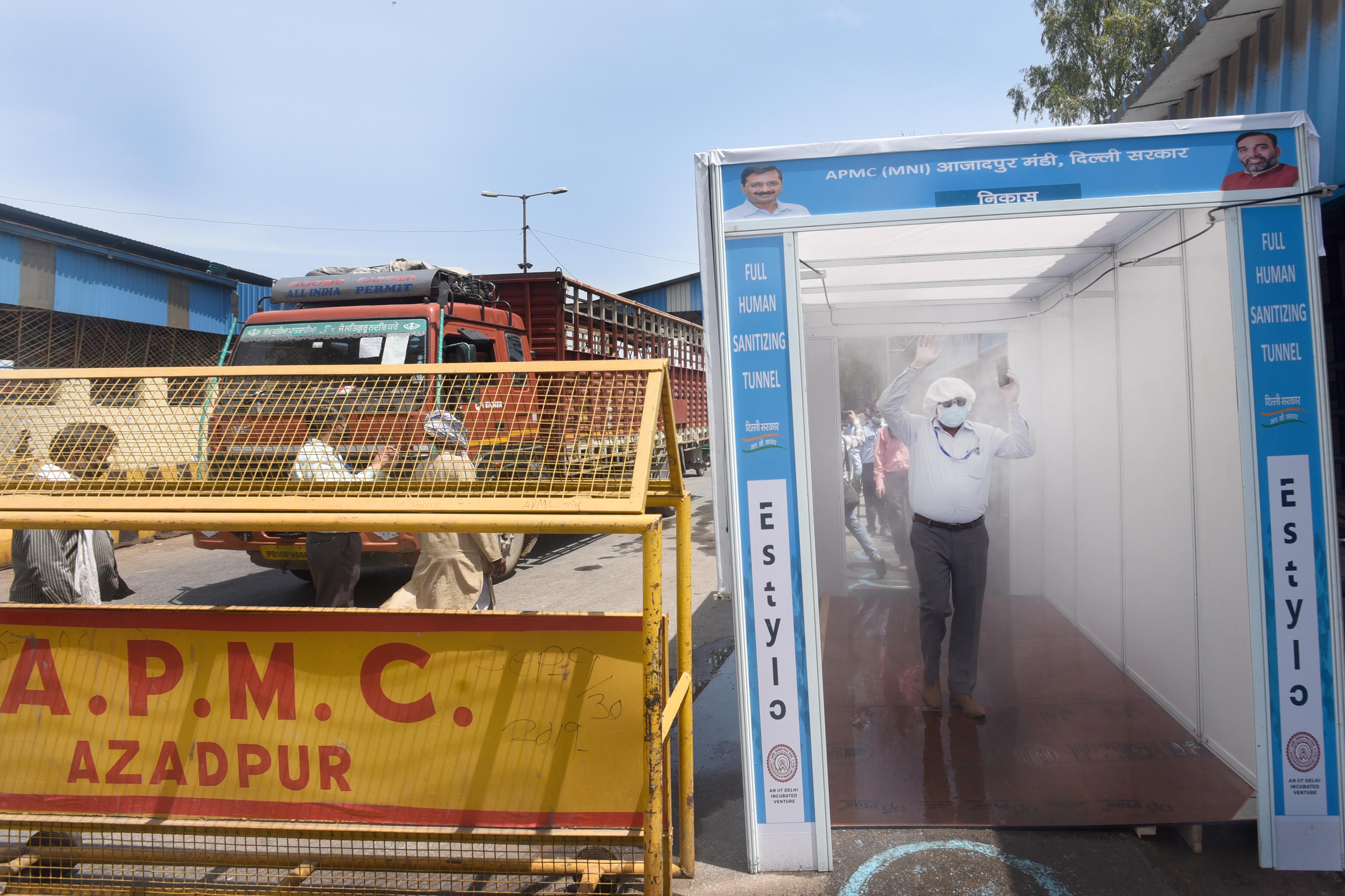 Trader Dies Due To Covid-19 But Crowd Swells In Azadpur Mandi, Asia's ...