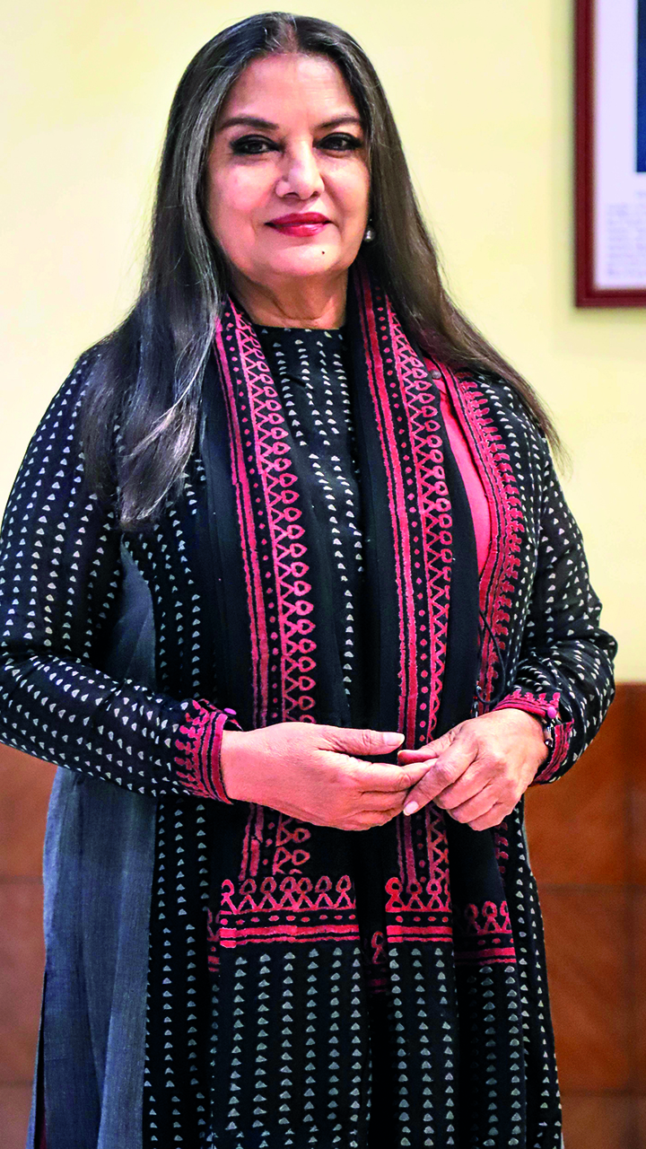 Shabana Azmi Helps In COVID-19 Relief, Procures Ration & Necessity ...