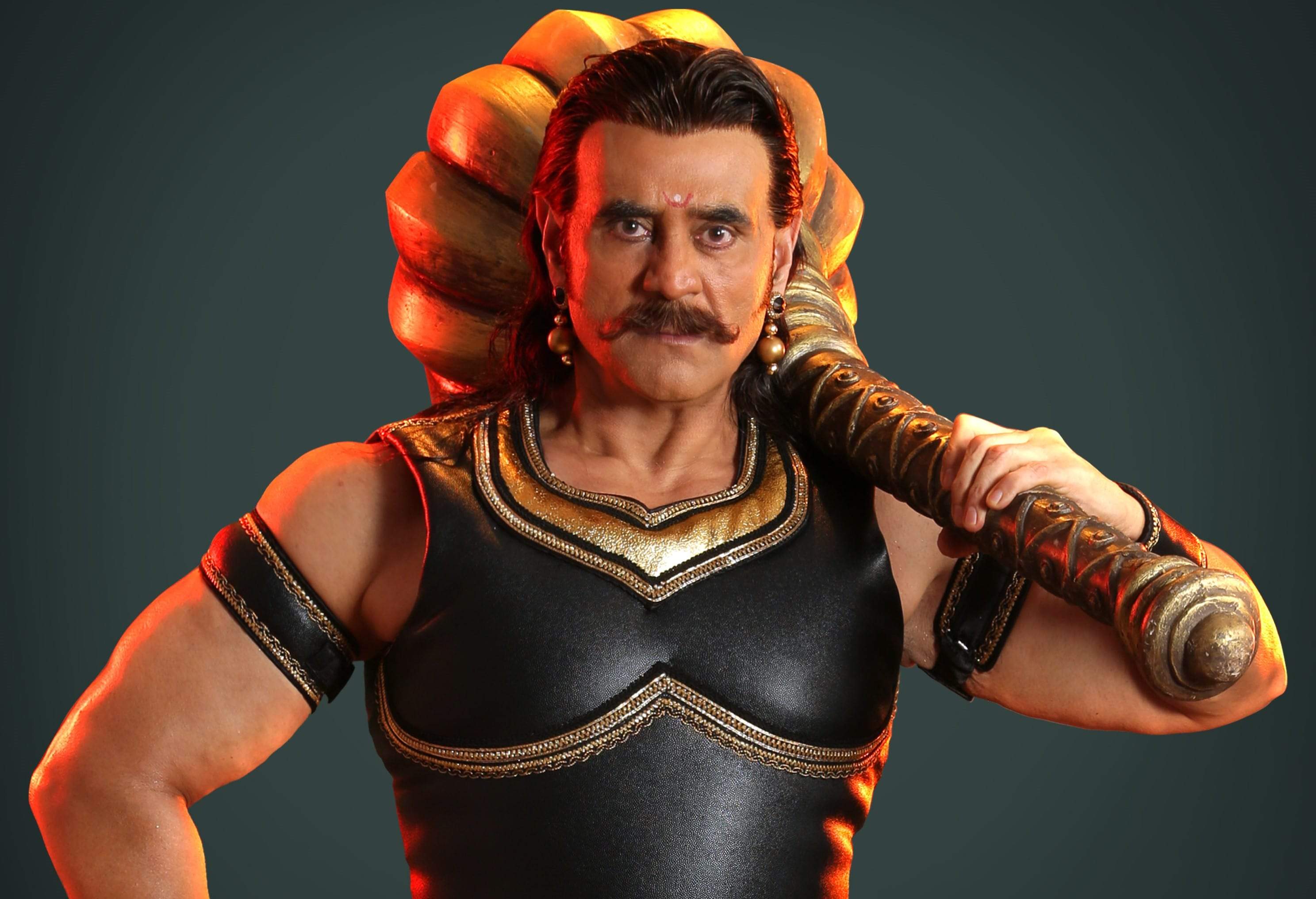 Puneet Issar Hit Amitabh Bachchan