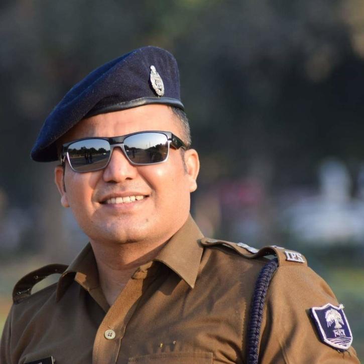 IPS Shivdeep Lande जो बिहार के खनन माफ़िया के ख़िलाफ़ ख़ुद ही JCB मशीन ...