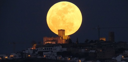 Largest Super Moon Of 2020 Will Appear On April 7, And It Promises To ...