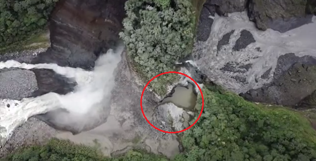 Ecuador's Tallest Waterfall Dries Up After Mysterious Sinkhole Opens Up ...