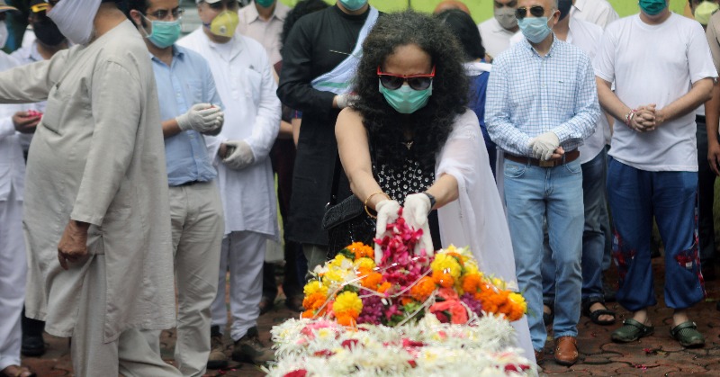 Air India Pilot Deepak Sathe Cremated With Full State Honours In ...