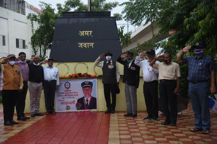 Air India Pilot Deepak Sathe Cremated With Full State Honours In ...