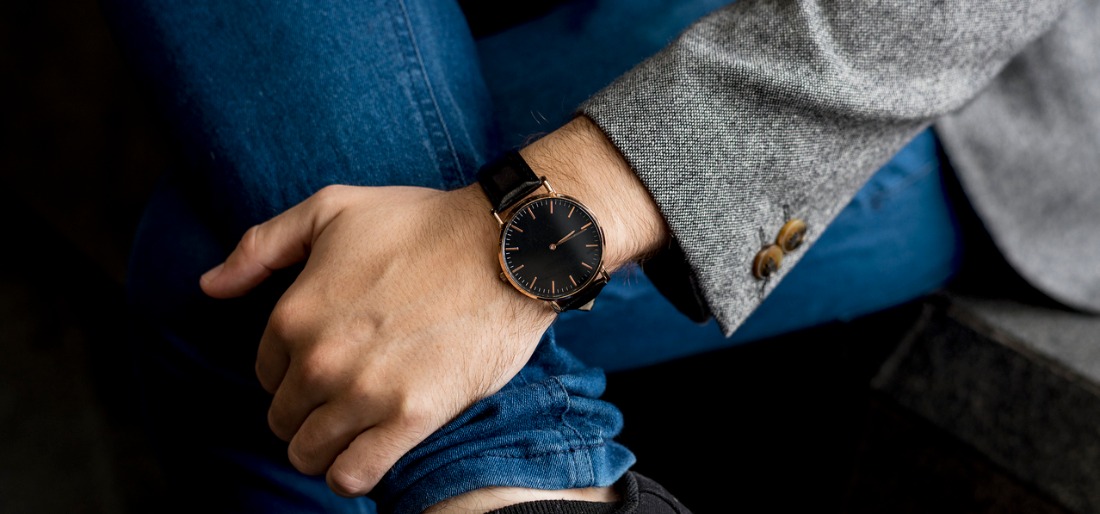 Adorn Your Wrists With These Timeless Analogue Watches!