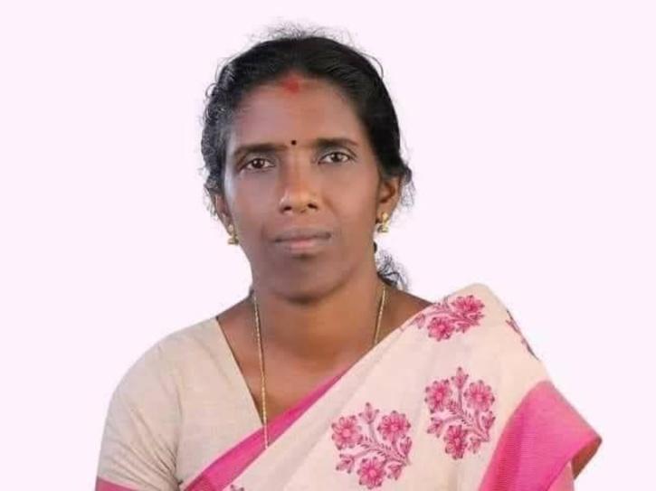जिस ऑफिस में झाड़ू लगाती थीं, आज बन गयीं वहां की अध्यक्ष | Kerala ...