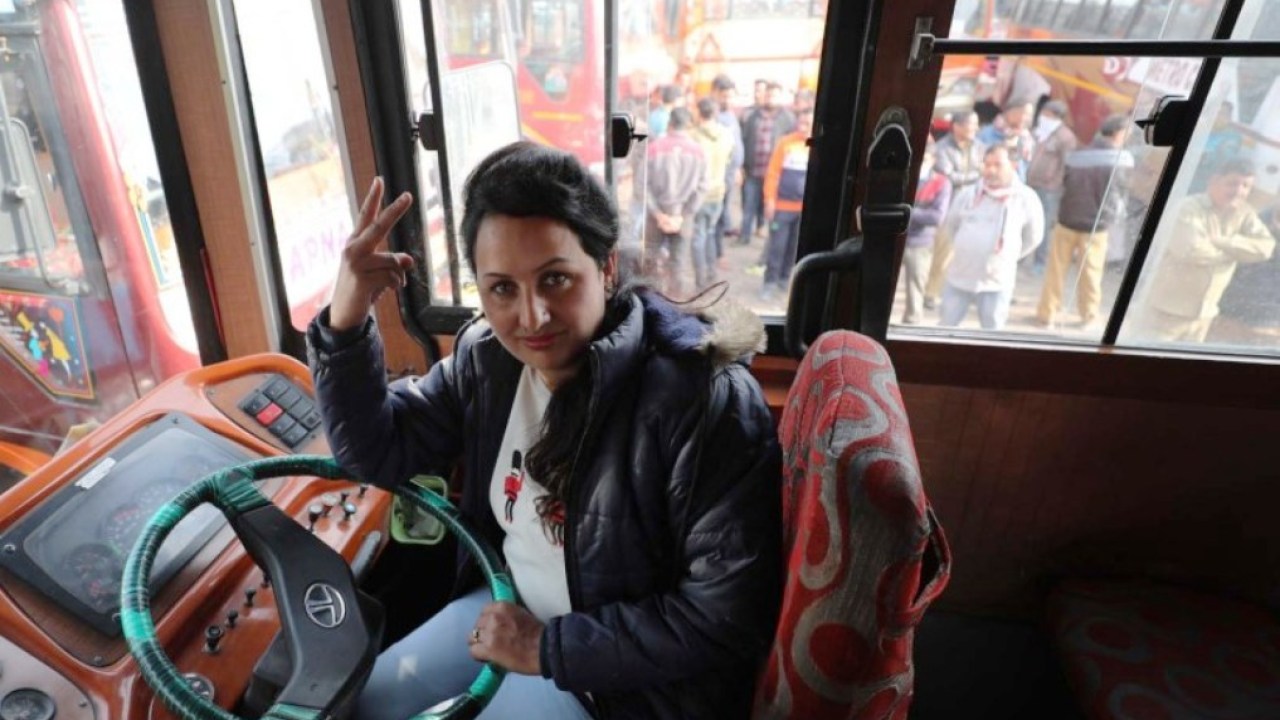 Meet Pooja Devi, The First Woman Bus Driver From Jammu And Kashmir