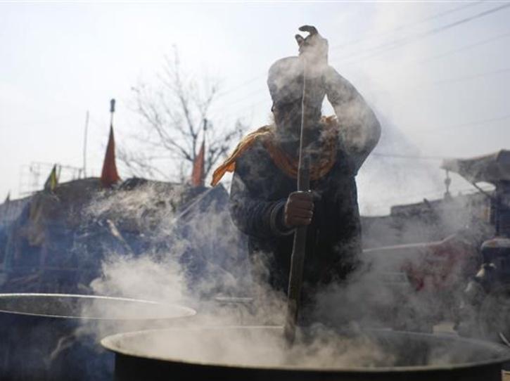 Firemen From Haryana Set Up 'Gol Gappa Langar' At Singhu Border. It ...