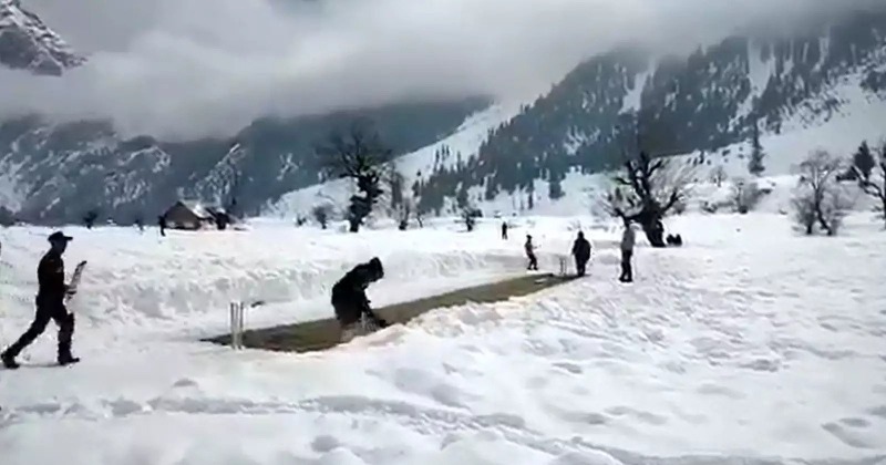 In A Bid To Promote Tourism In The Valley, Youths Organise Snow Cricket ...
