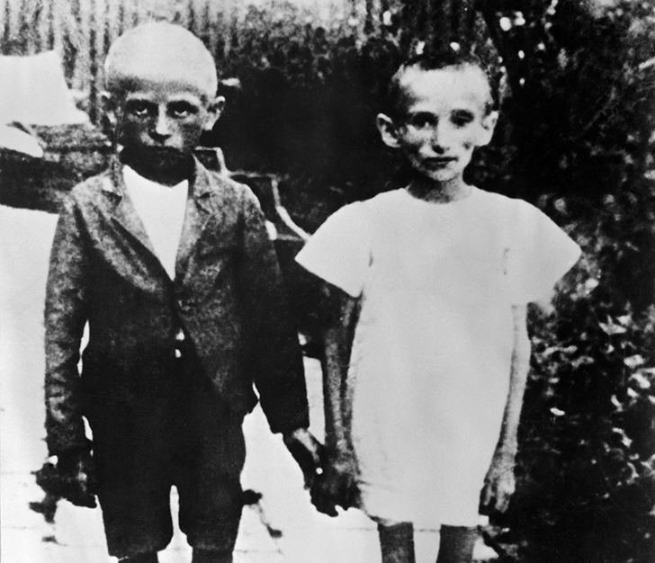 Holocaust Memorial Day: These Haunting Images Tell The Story Of ...