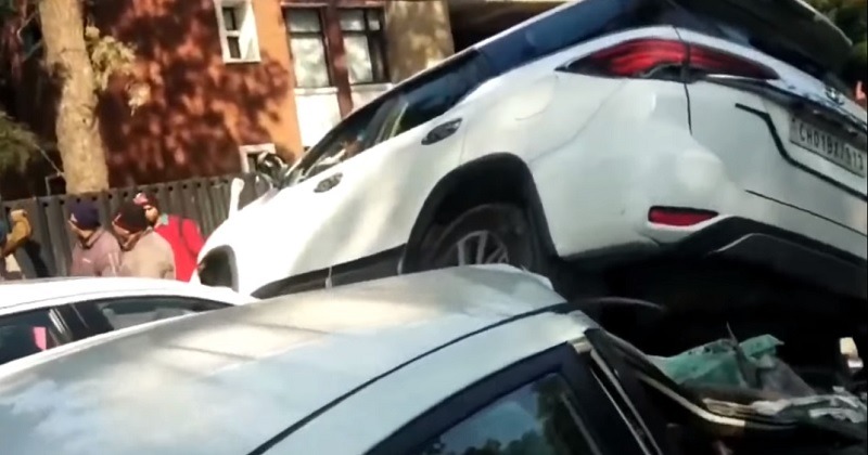 Watch: Speeding Toyota Fortuner Hits Obstacle, Flies In The Air And ...