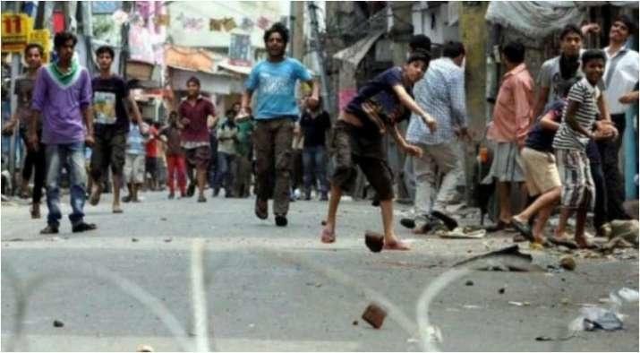 Locals In Karnataka Pelt Stones At Ambulance Carrying Covid Victim's ...